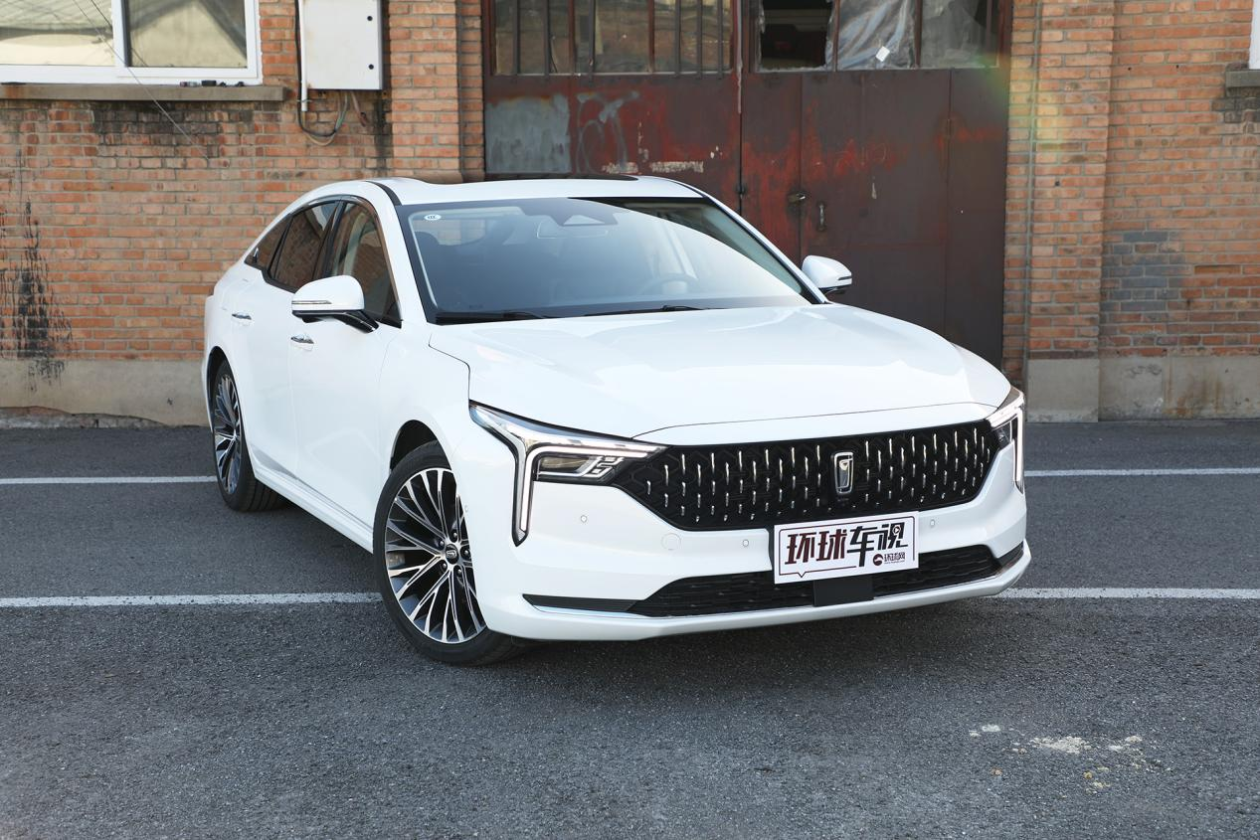 定位年轻家用车，新车售价10.59万起，体验一汽奔腾B70_特区网